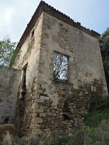 Mundos propios: LA LLEGENDA DE LA TORRE DE MEROLA I EL CASTELL DE MONTPALAU