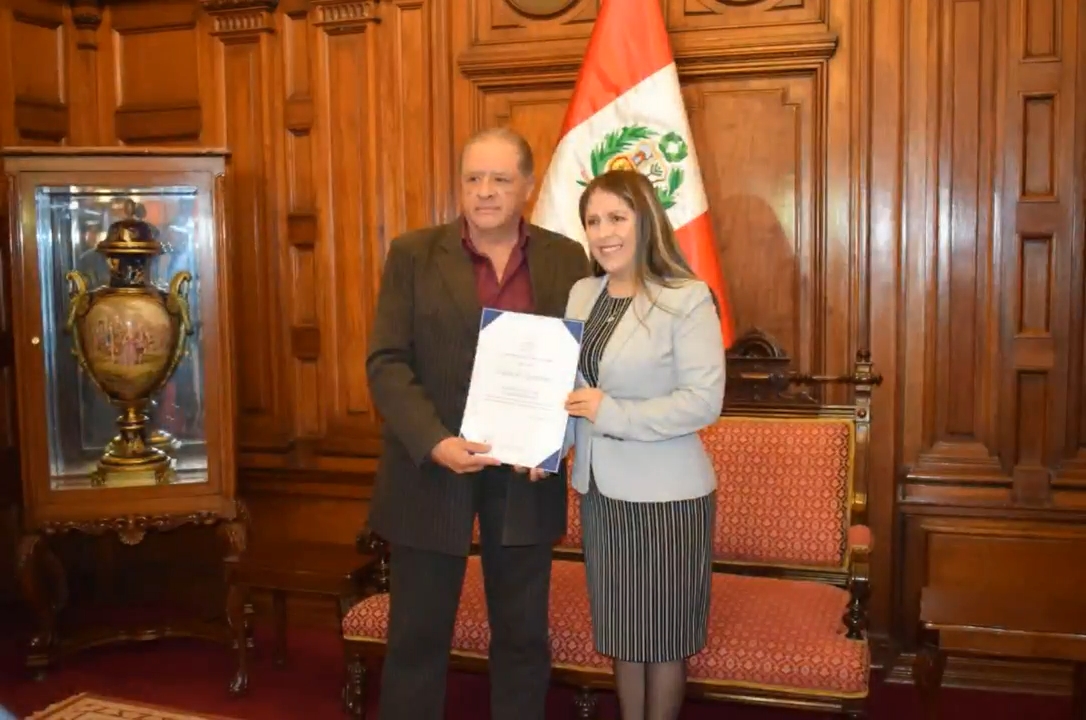 Walter Humala, dirigente del Movadef, es reconocido y homenajeado en el ...