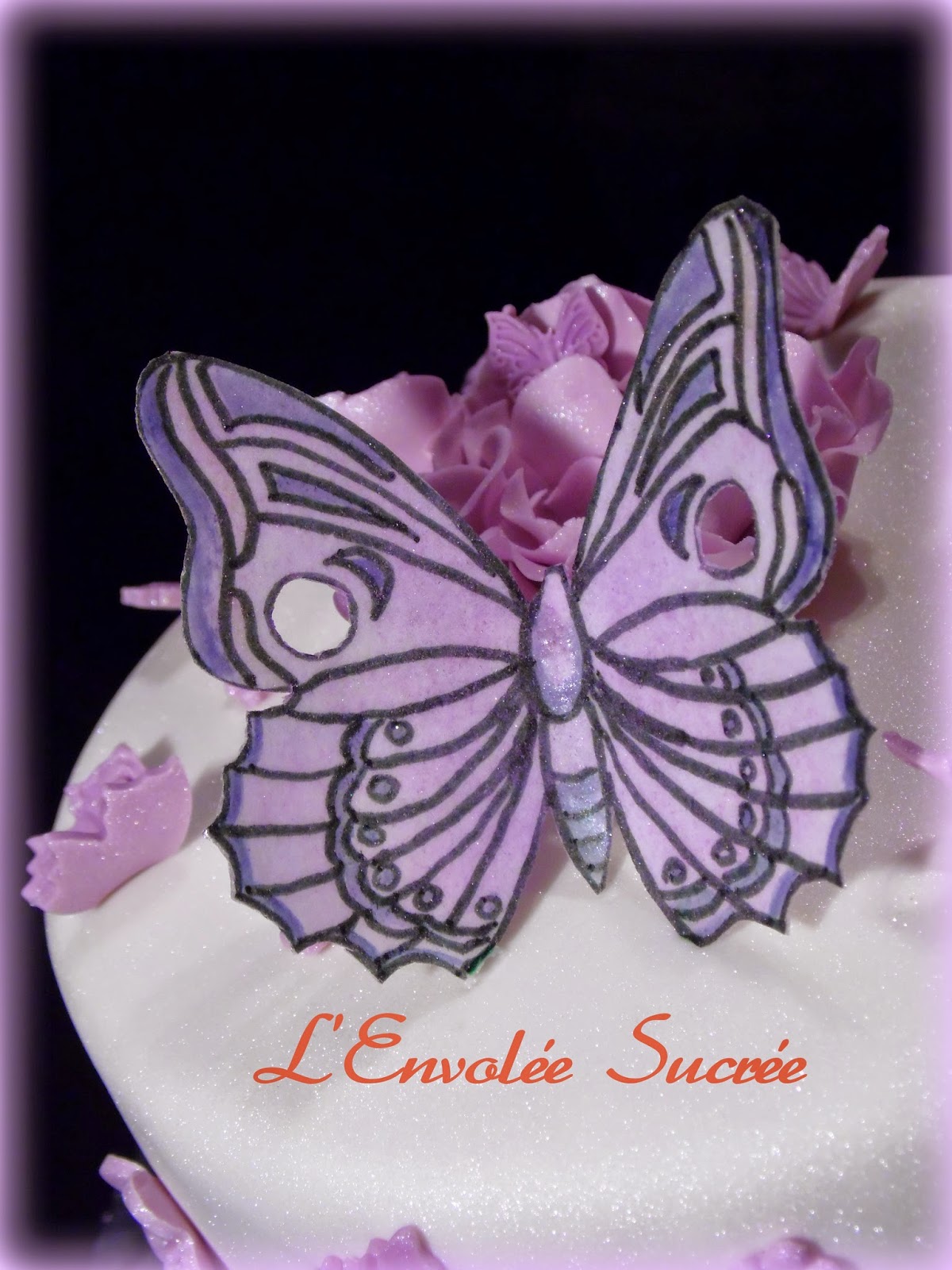 L'Envolée Sucrée: Gâteau Fleurs & Papillons