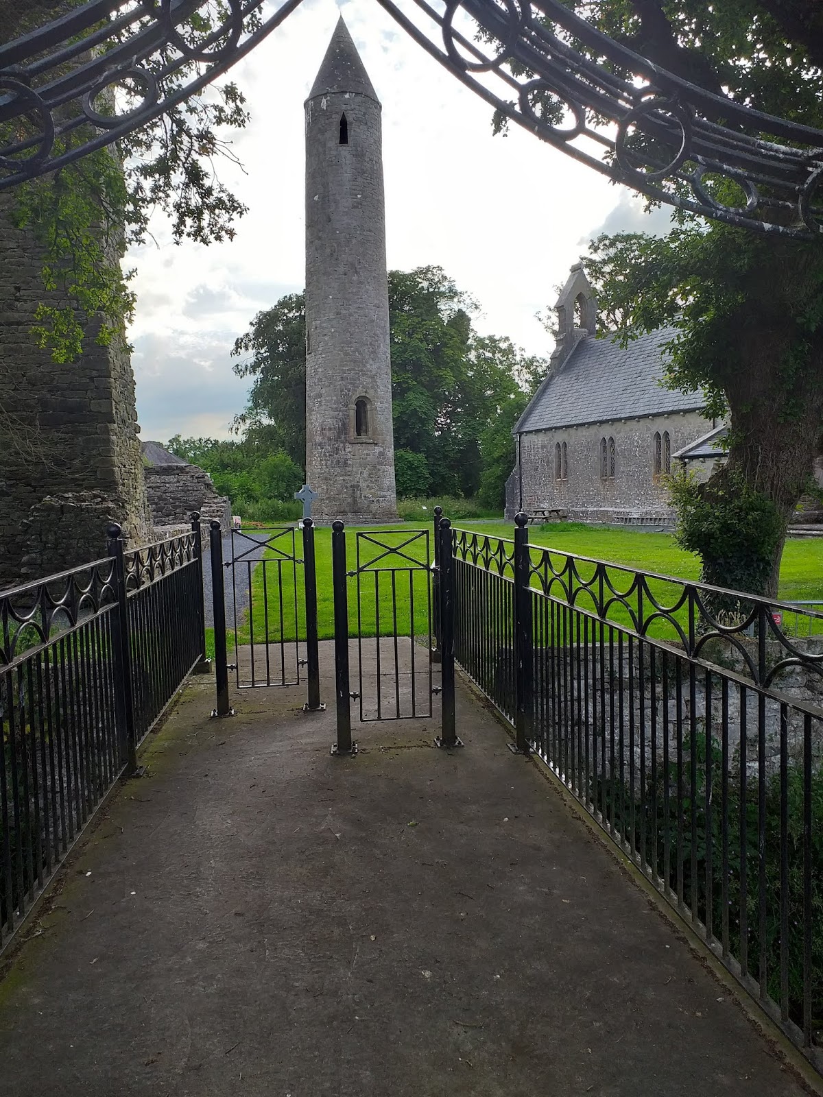 Medieval News: Timahoe round tower and medieval church