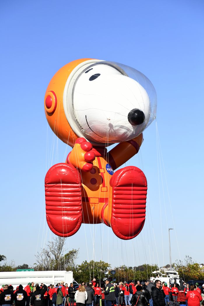 The FiveCentsPlease Blog: A History of Peanuts Balloons in the Annual ...