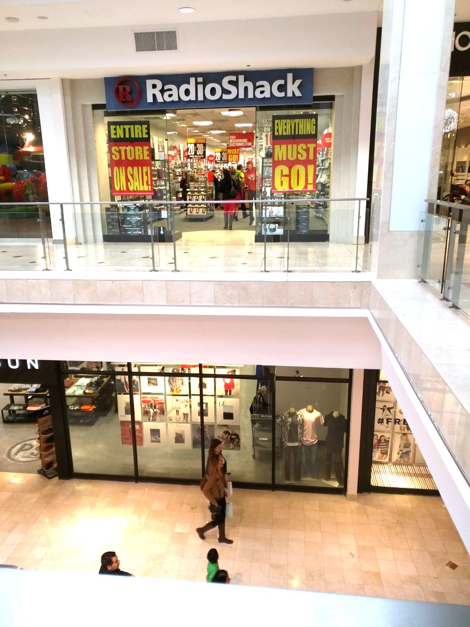 Robert Dyer @ Bethesda Row: Last Radio Shack in Bethesda says ...