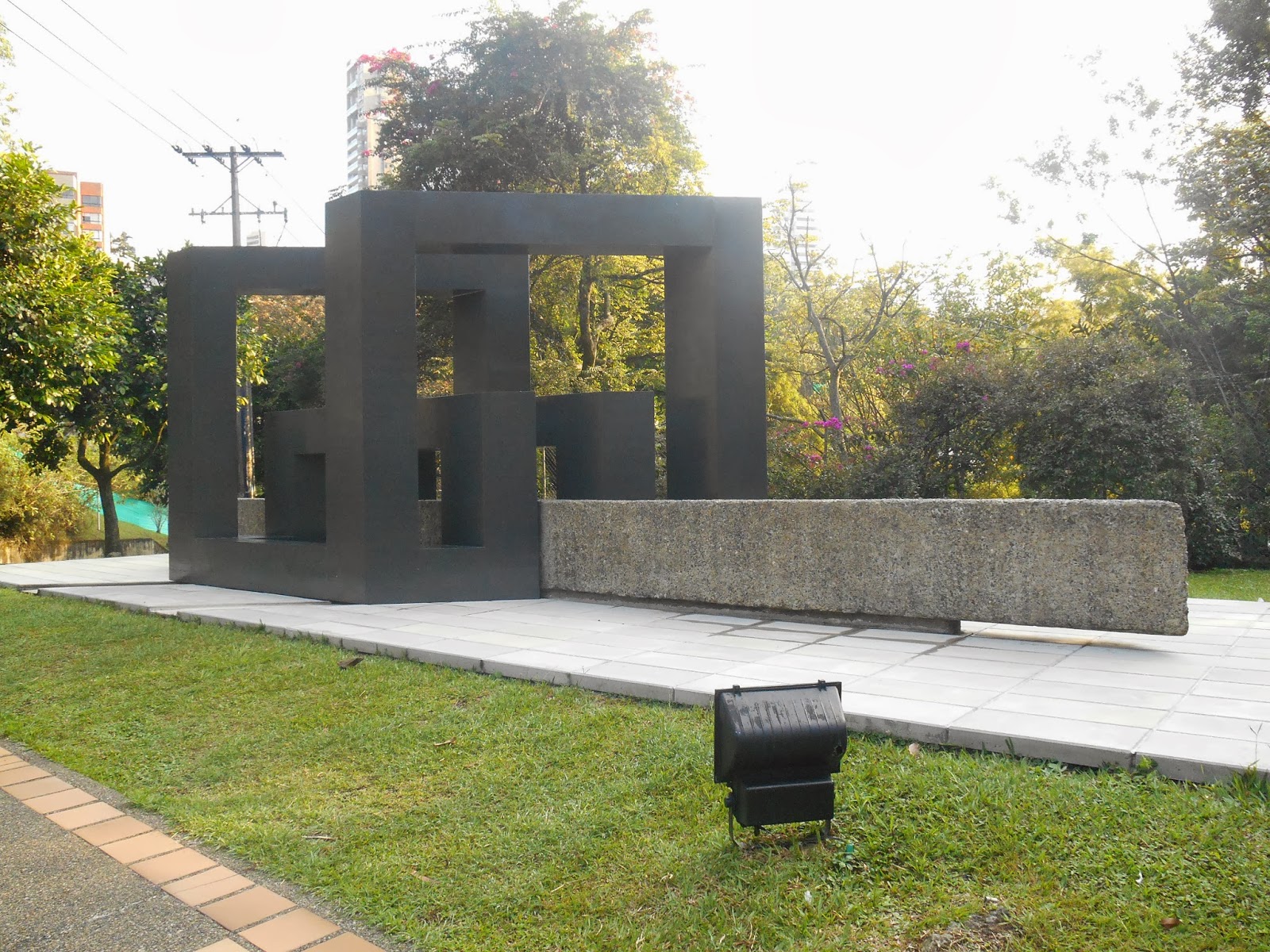 Esculturas de Colombia: Hexaedro Rotado - Ronny Vayda