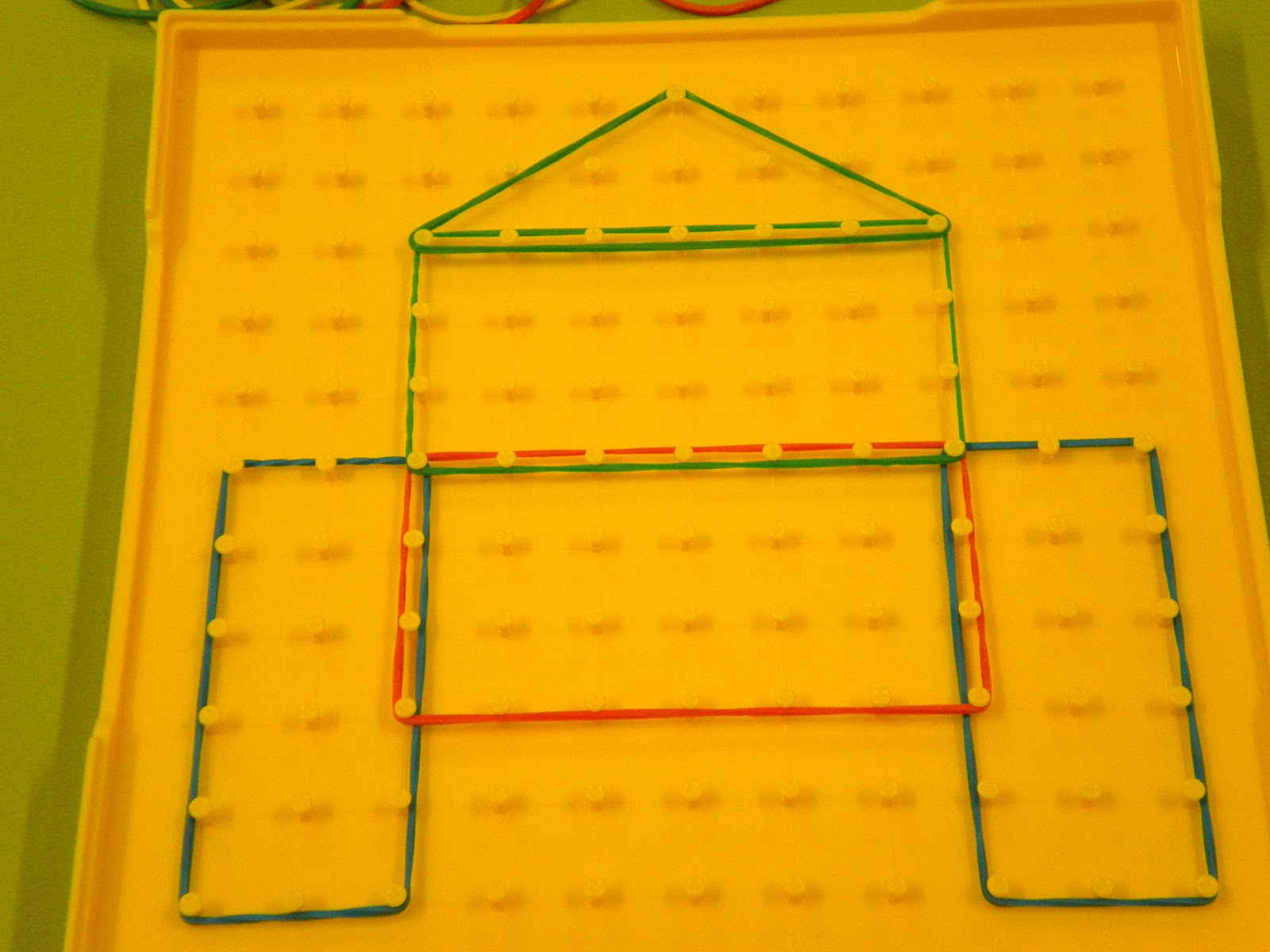 YA ESTAMOS EN PRIMERO: NOS GUSTA TRABAJAR CON EL GEOPLANO...NUESTRA ...