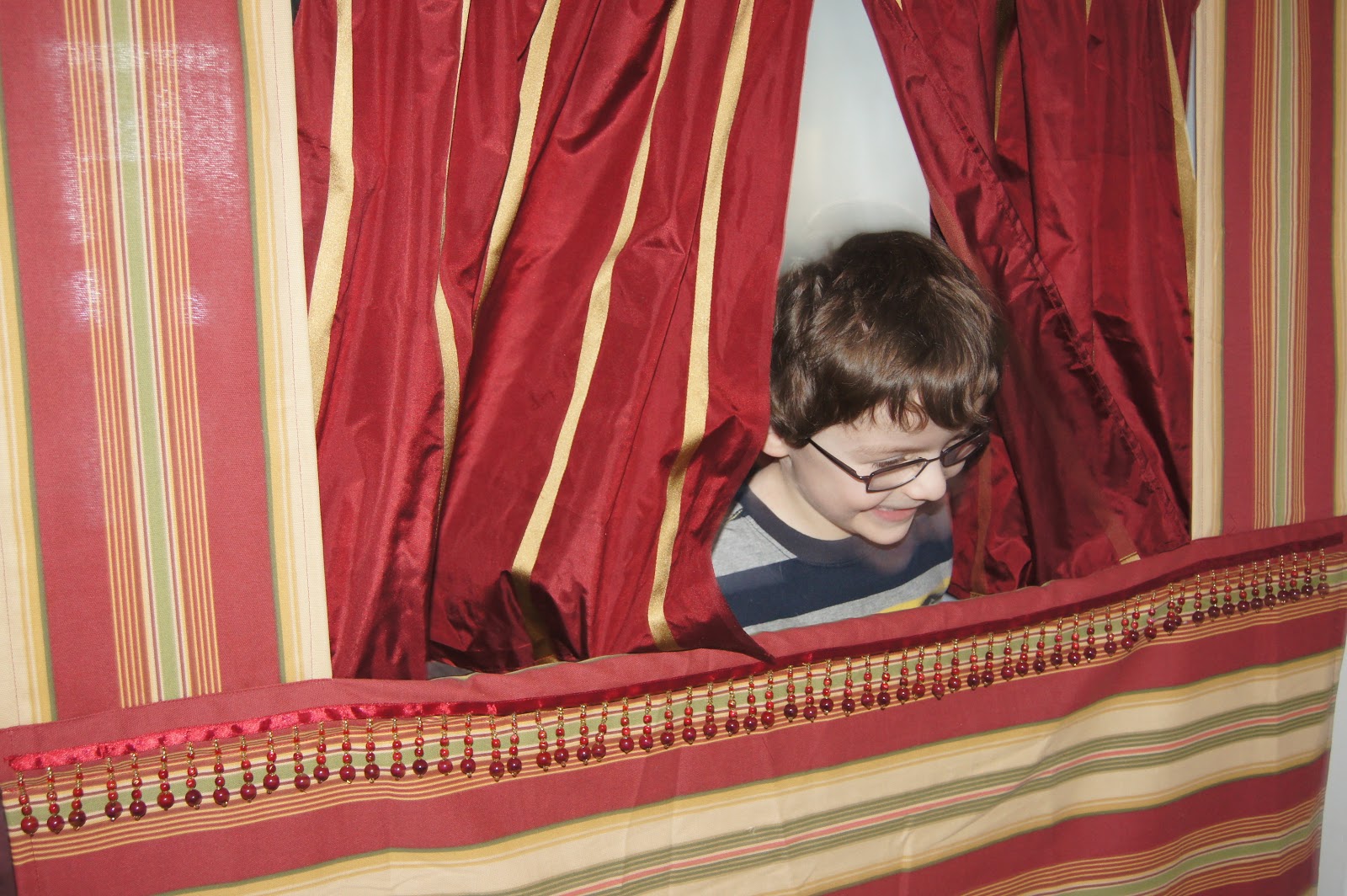 DIY Puppet Theatre, Easy Hanging Puppet Theatre For Kids - "Making ...