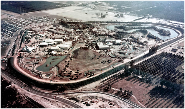 Disney Avenue: How does Disneyland work? …Just read the signs…