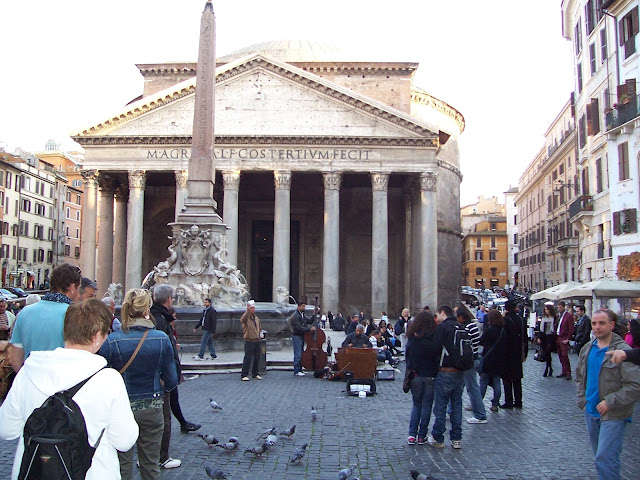 No Boxes Allowed: A Pantheon Sundial