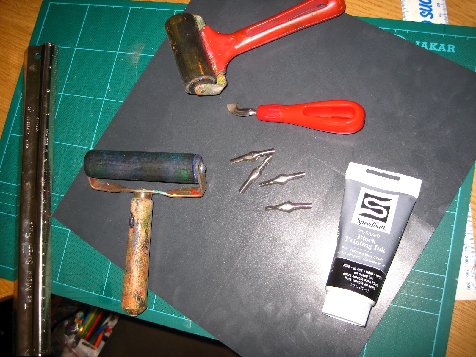 Helen Naylor Illustration: New lino printing skills.