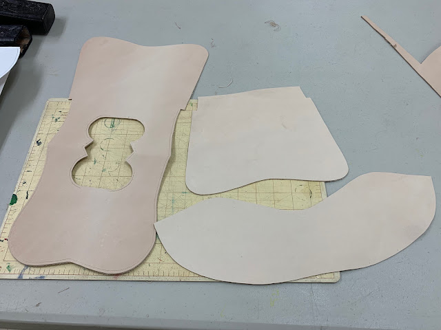 The Pensive Pen: A 15th century kidney pouch