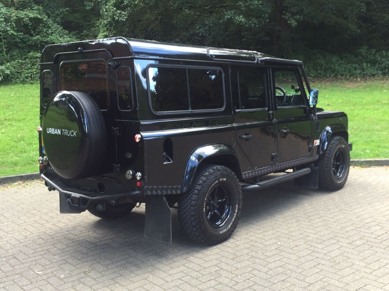 Landrover Defender: Very Rare Land Rover Defender 110 G4 Edition