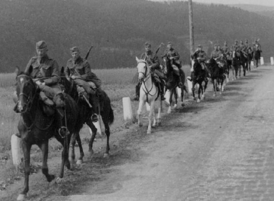 Brushes and Bayonets...: FoW: Slovak Cavalry Reconnaissance Troops