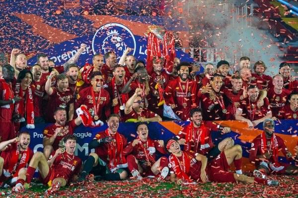 Liverpool Menjulang Trofi Piala Liga EPL 2019/2020