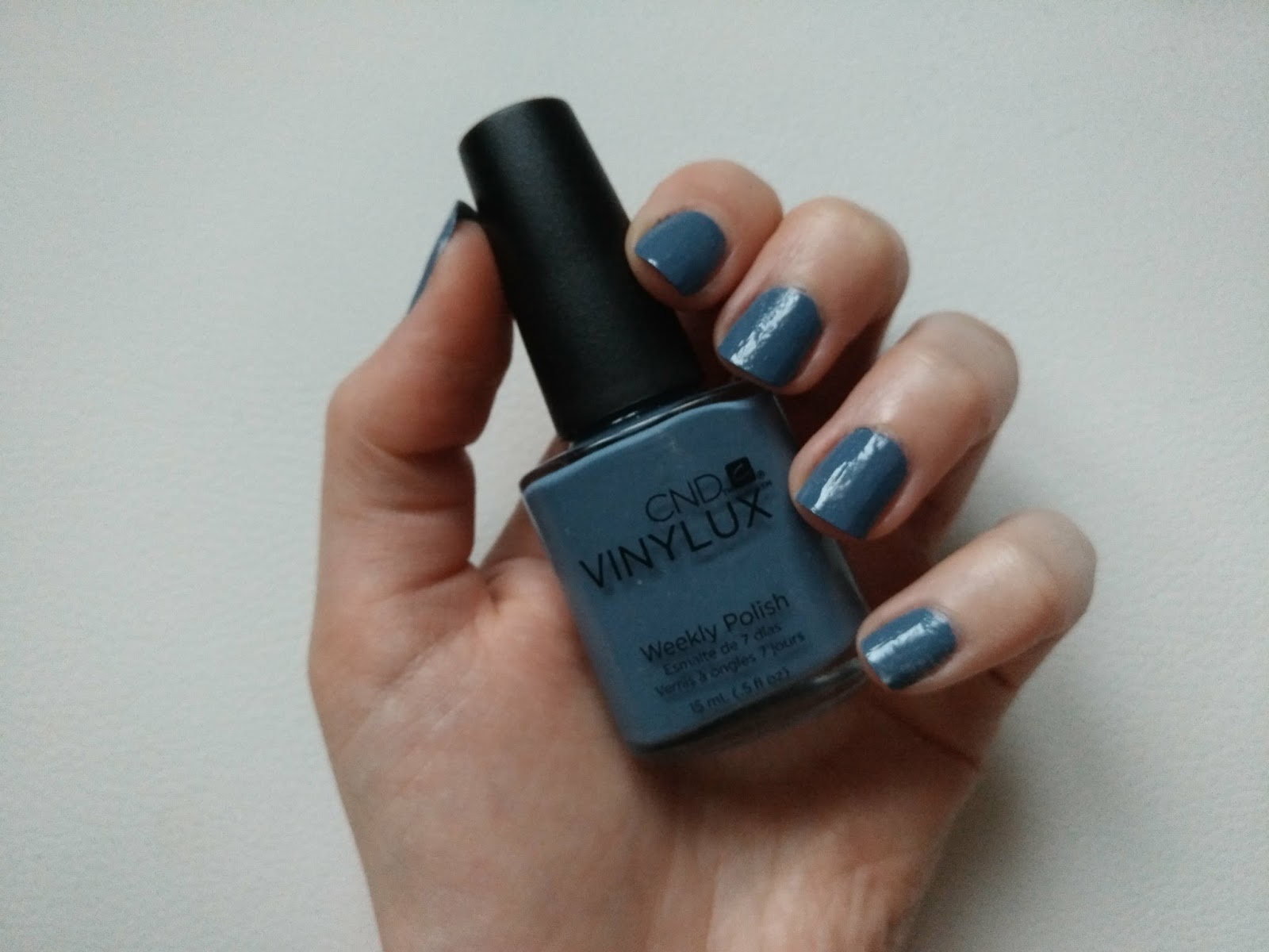 CND VINYLUX Weekly Polish "Denim Patch" & Top Coat - Beauty & Make-up