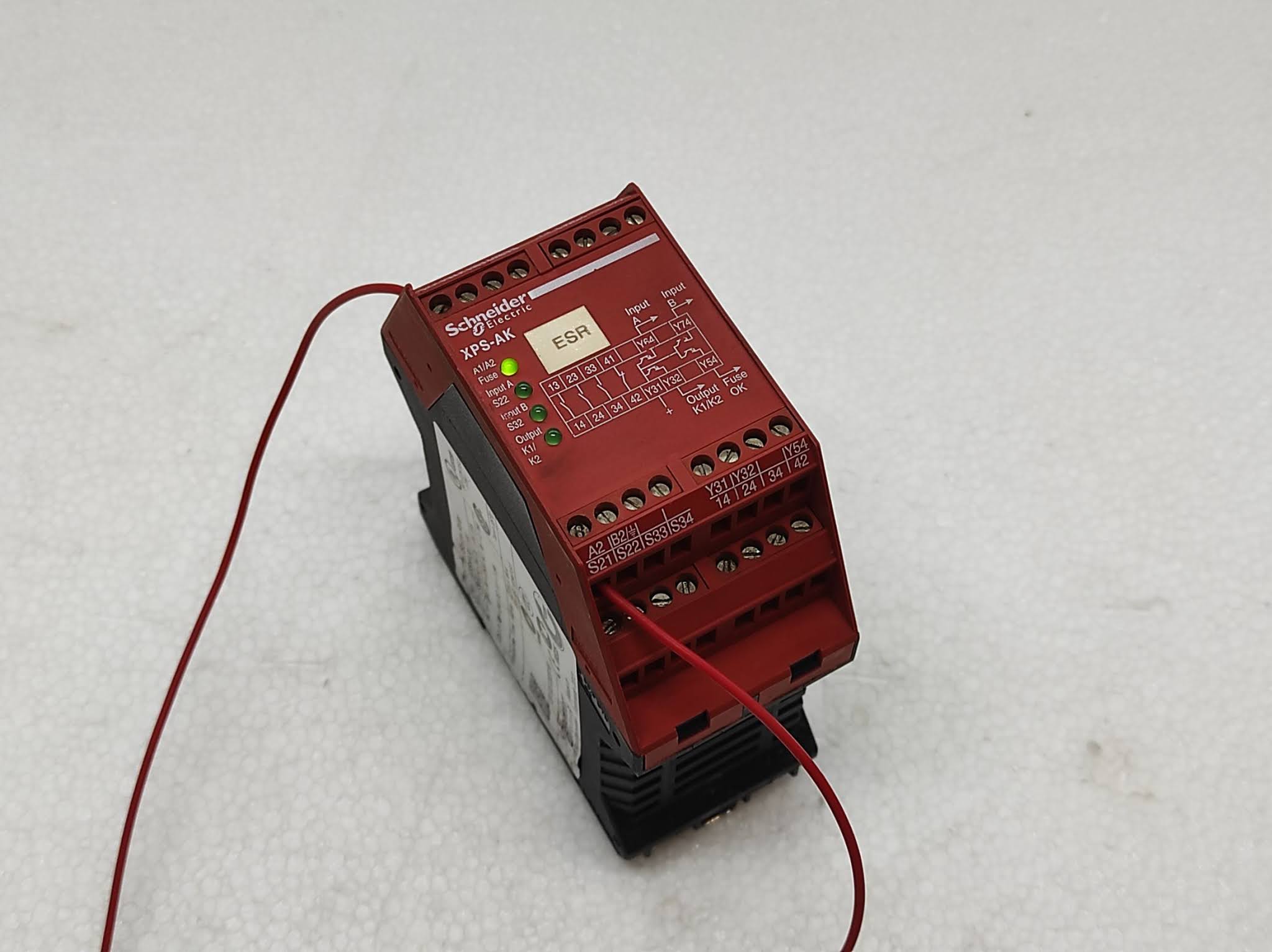 SCHNEIDER ELECTRIC XPS-AK SAFETY RELAY XPSAK361144 110VAC/24VDC