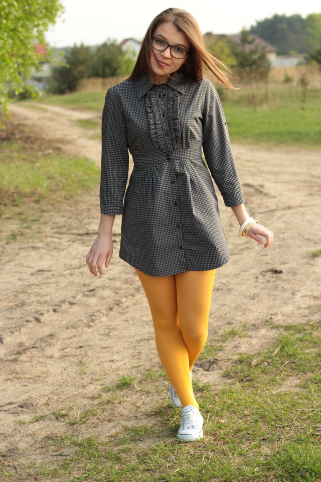 Niebanalnie -odrobina żółci na rajstopach! - Pryzmat Poli