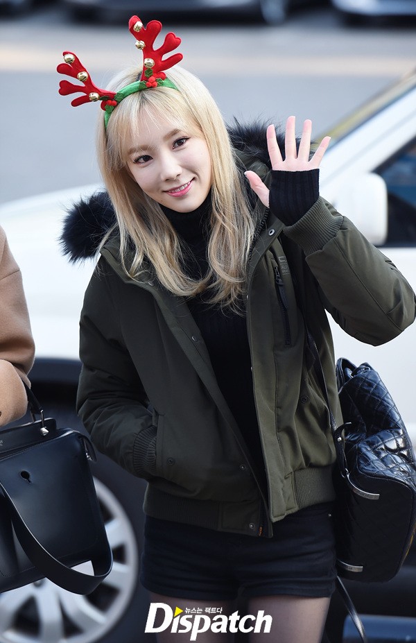 TaeTiSeo has arrived at Music Bank for their 'Dear Santa' comeback ...