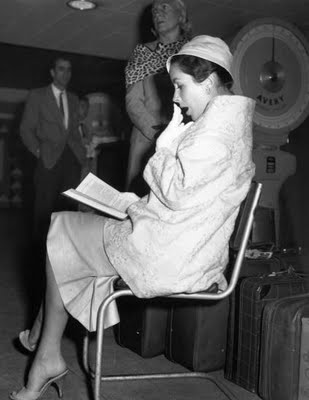 Belle's Bookshelf: Reading Icons: Elizabeth Taylor