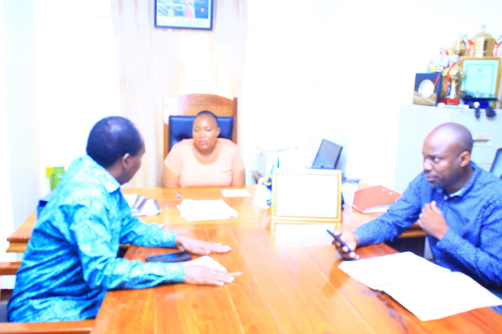 Picha mbali mbali zikionesha matukio ya hafla fupi ya Mkurugenzi wa ...