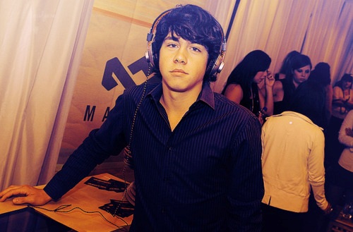 FAMOUS BOYZ 2: Even the Nights are Better