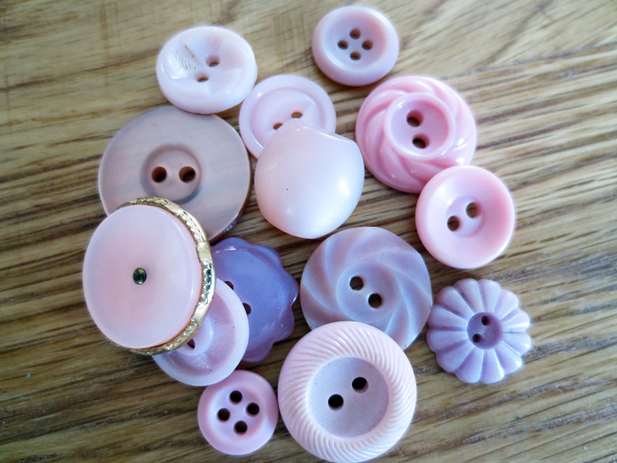 Crazy Thrifty Crafts: Button, button, who's got the button?!