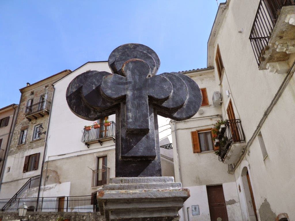 Tabernacoli italiani: Fossalto. Croce