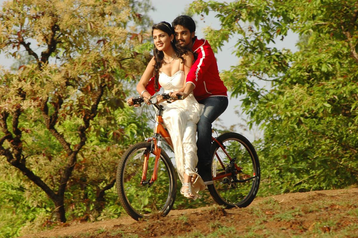 Tuniga Tuniga Movie Stills - Wallwoods