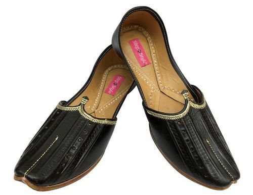 What Shoes Men Wear In Pakistan