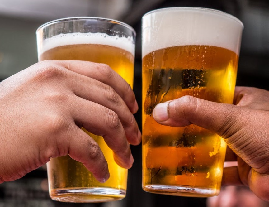 Am I an Alcoholic? How To Tell if You're Addicted to Booze - GREEN BEANS