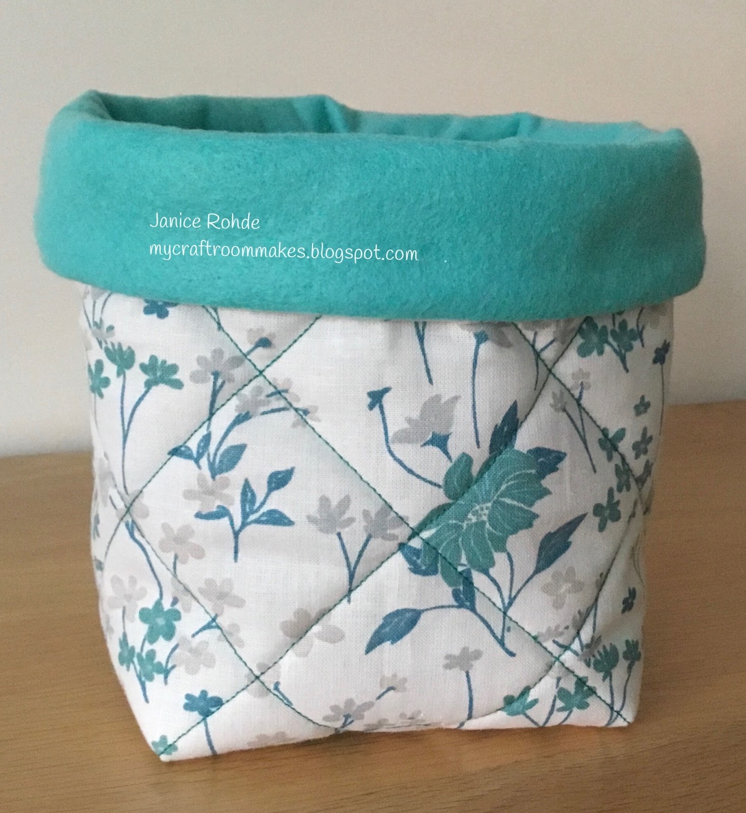 My Craft Room Makes: A Quilted Box