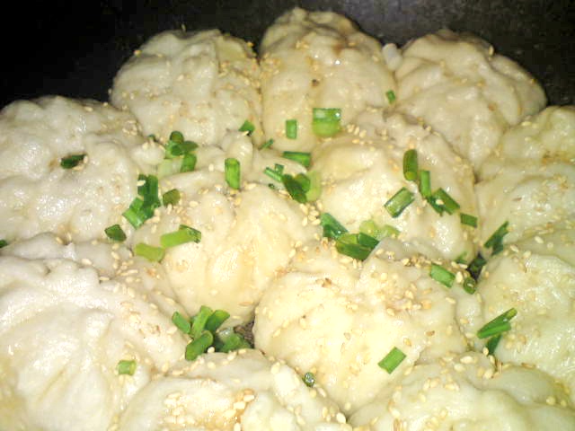 Cooking Pleasure: Pan Fried Steamed Buns [Sui Chern Pau]