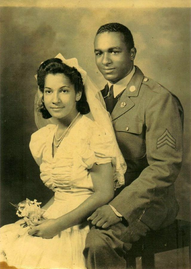 Wartime Marriage: Lovely Photos of WWII Soldiers With Their Brides ...