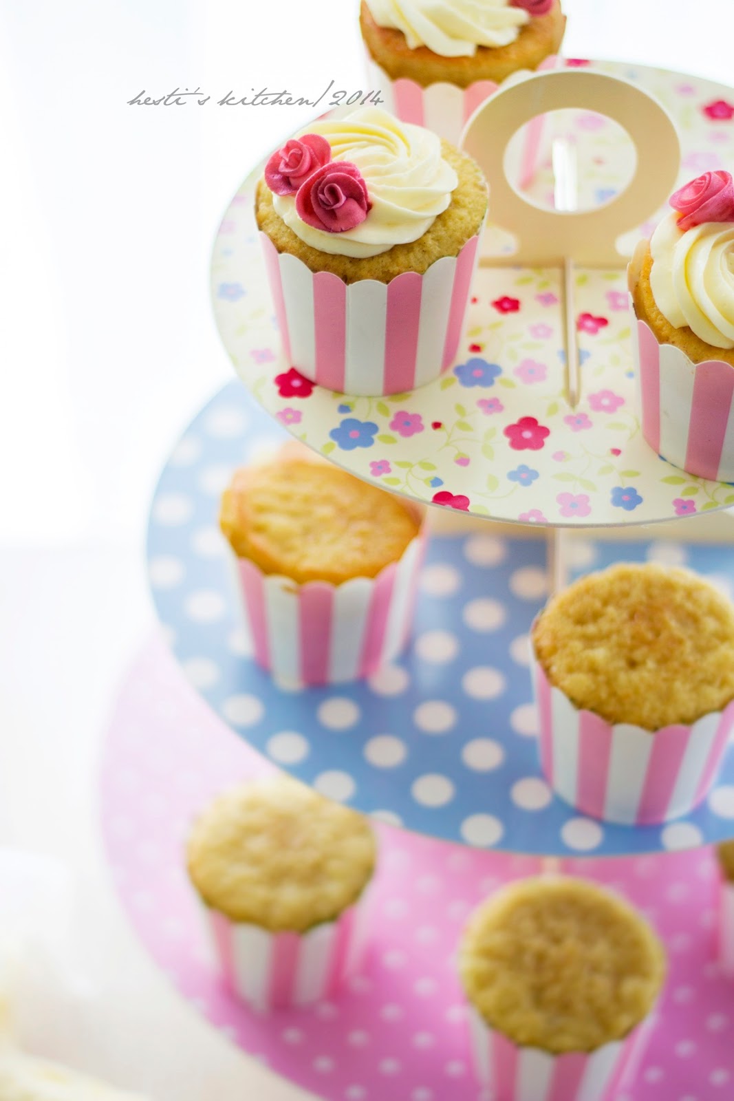 HESTI'S KITCHEN : yummy for your tummy: Vanilla Cupcake