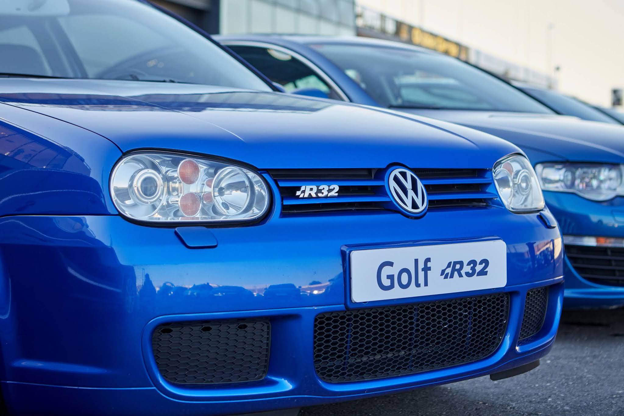 VW Golf R: 4 gerações do topo de gama do hatch reunidos na pista