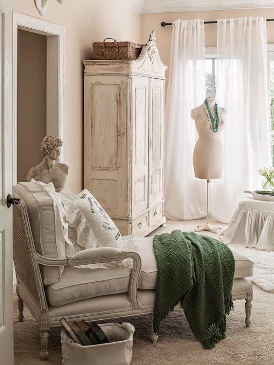 Roses and Rust: Redressing my Dressing Room