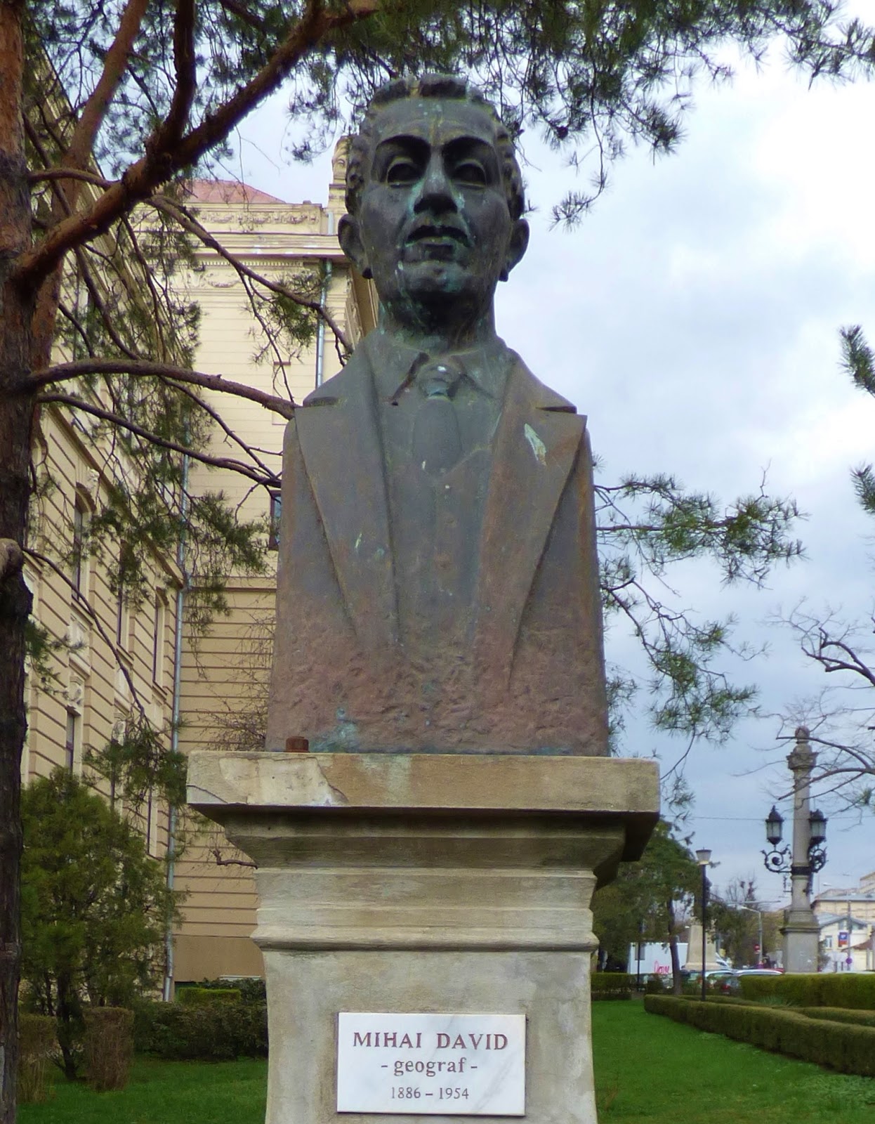 Viajar e descobrir: Roménia - Iaşi - busto de Mihai David