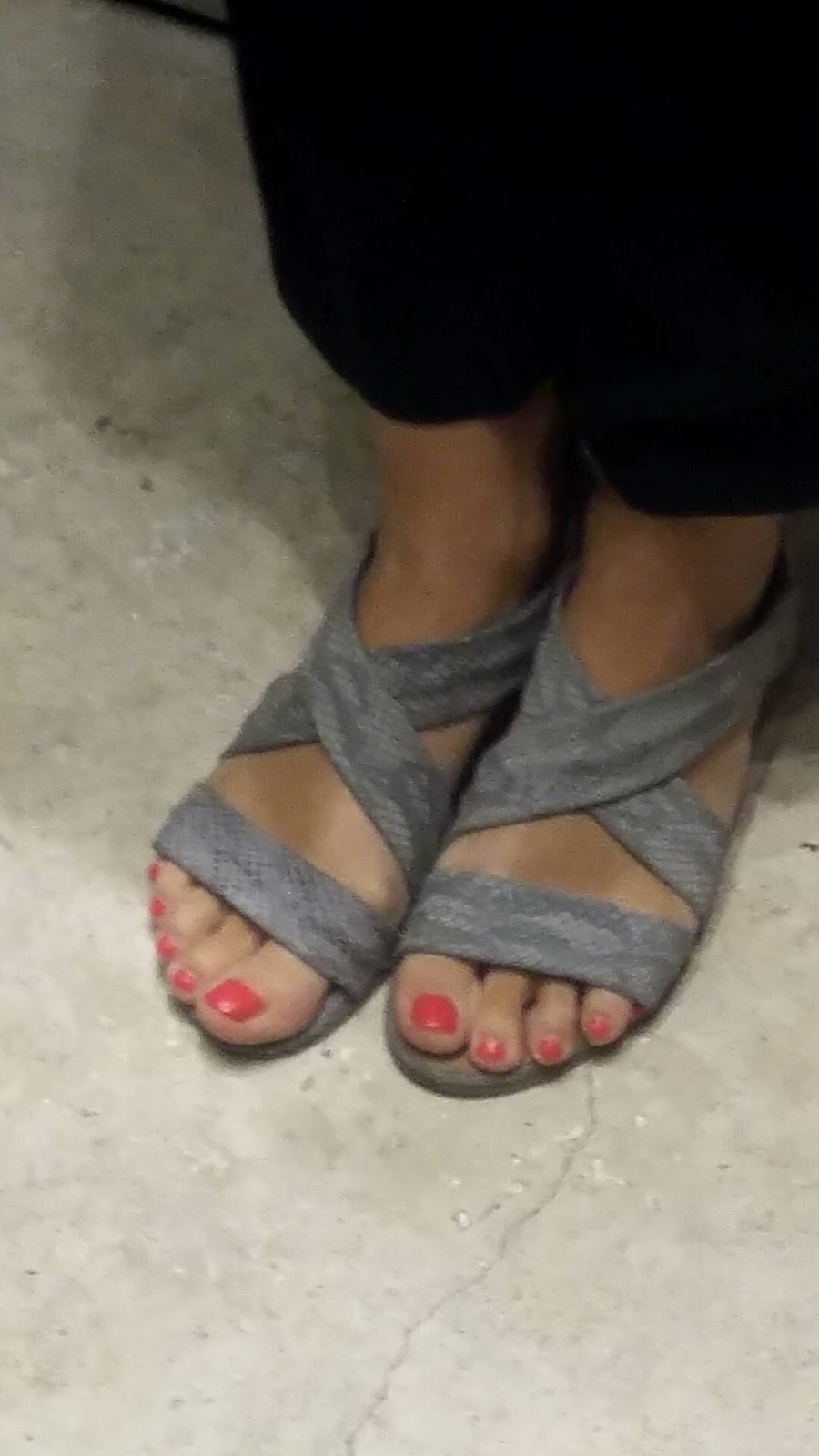 BEAUTIFUL AND CUTE FEET: Sandals and red toes