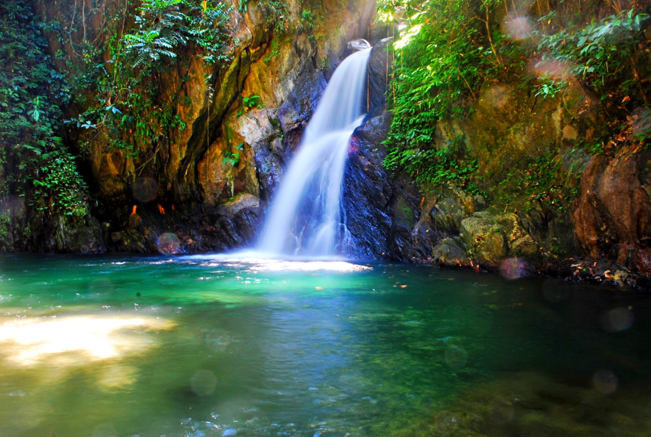 Looting Scenery on a Day Hike to Gomot Falls | Romblon - Nomadic ...