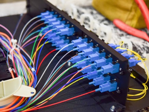 Teknologi Fiber Optik | Definisi, Arti & Penjelasan ~ KIKIPATUY