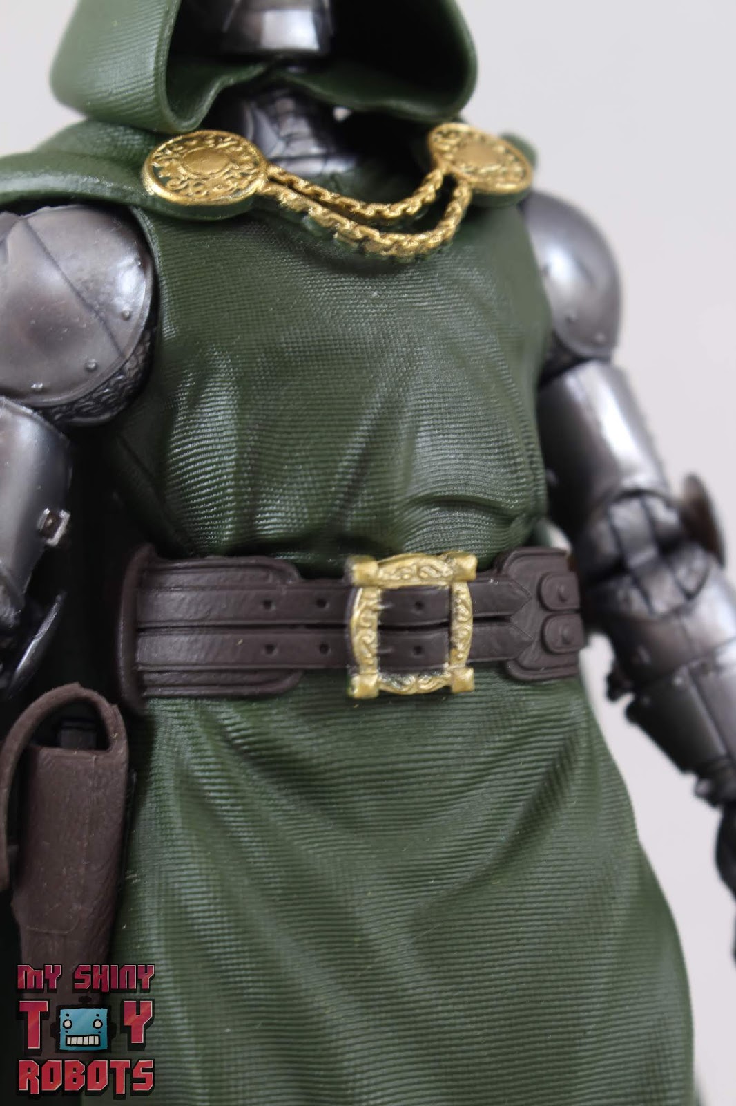 My Shiny Toy Robots: Toybox REVIEW: Marvel Legends Doctor Doom