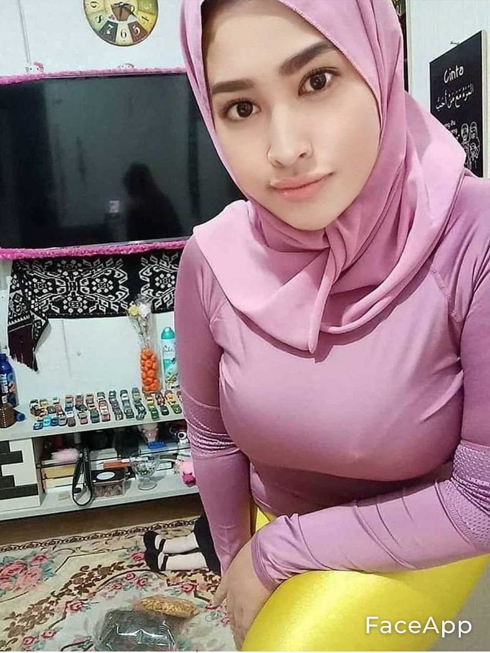 Kumpulan Update Foto + Video Ukhti Susu Besar Siap Remas dan Perah