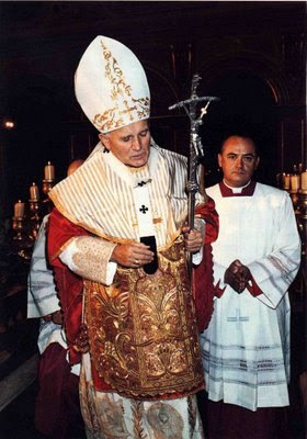 New Liturgical Movement: Unused or Unseen Papal Vesture and Vestments