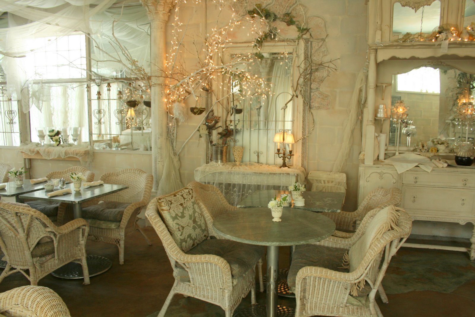 Aiken House & Gardens: Most Romantic Tea Room Ever!