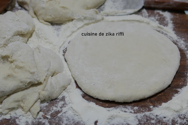 MATLOU3 OU MATLOUE - GALETTES ALGERIENNES A LA FARINE SANS PETRISSAGE