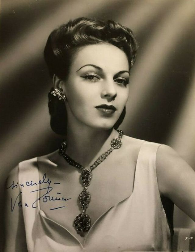 Norwegian Classic Beauty: 40 Glamorous Photos of Vera Zorina in the ...