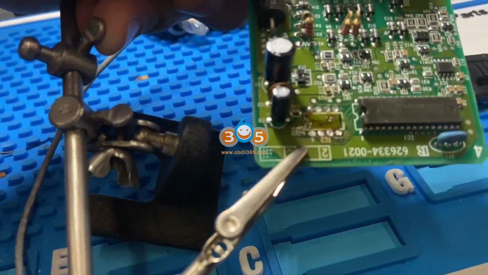 Xhorse Mini Prog Key Tool Max Write 2003-2007 Toyota Sequoia Key - Auto ...