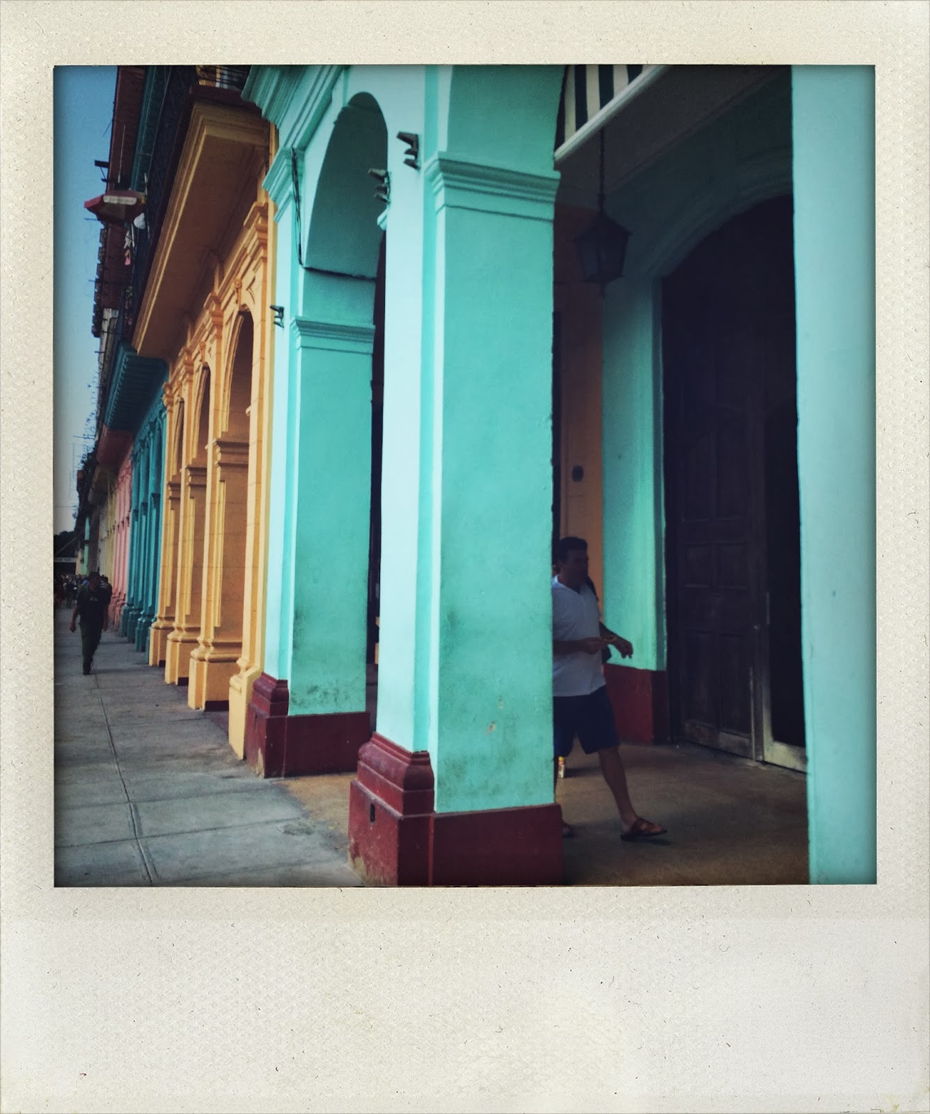 Passports and Pearls: the colors of cuba
