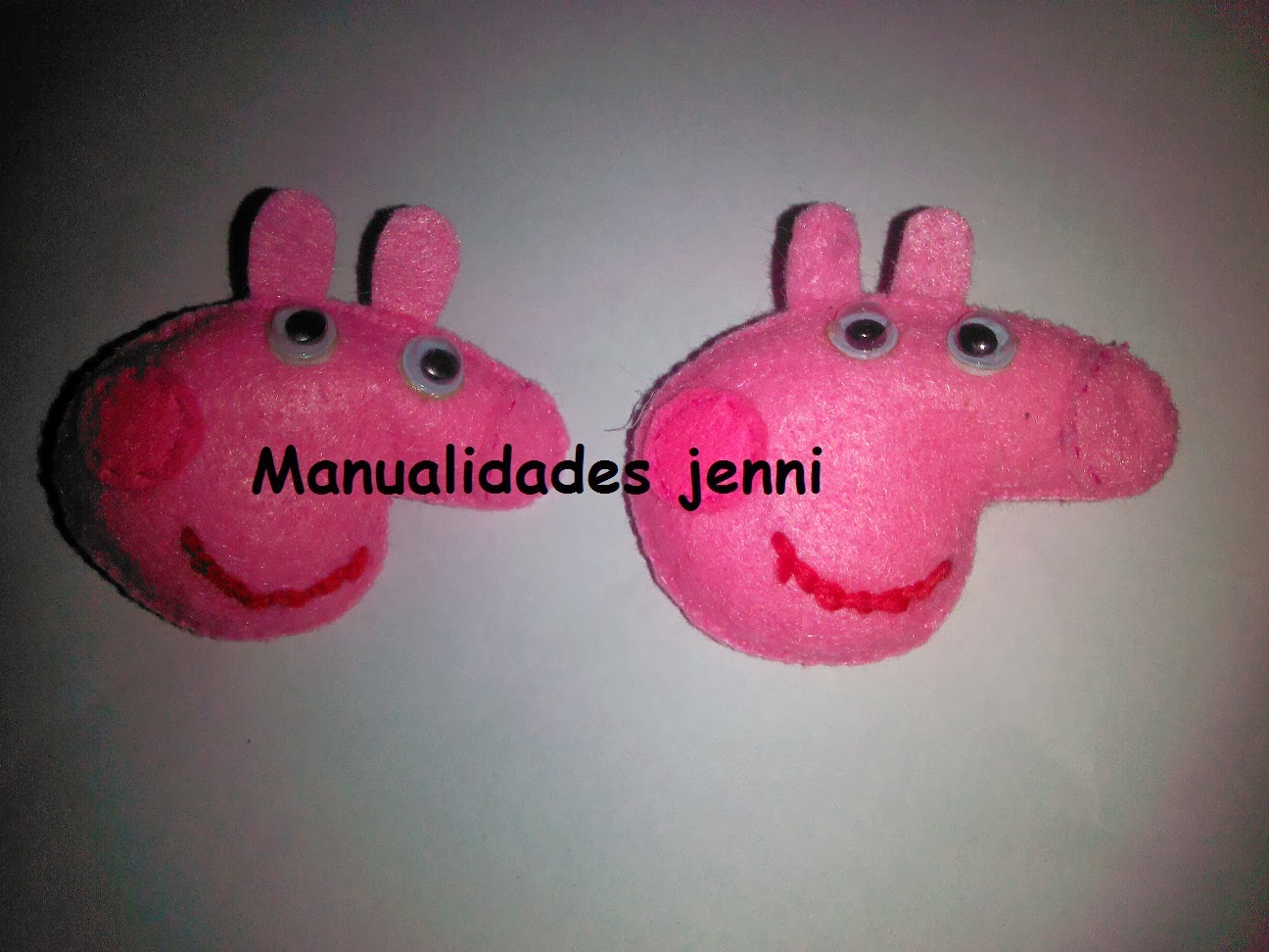 Manualidades jenni: Broches Peppa pig