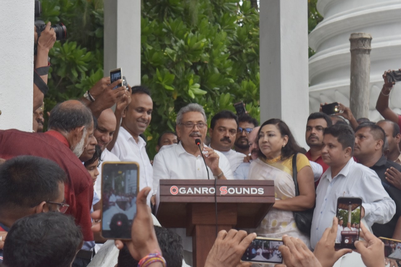 ගාල්ලට ආ ගෝඨාභය පිළිගන්න ගීතා රමේෂ් එක්වෙති (ඡායාරූප)