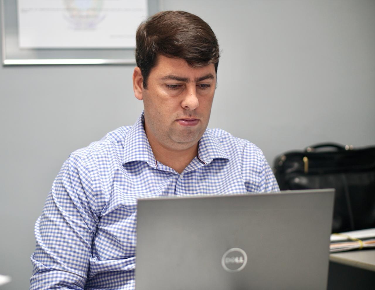 Samuel Salazar quer agilizar compra de vacina da covid-19 no Recife