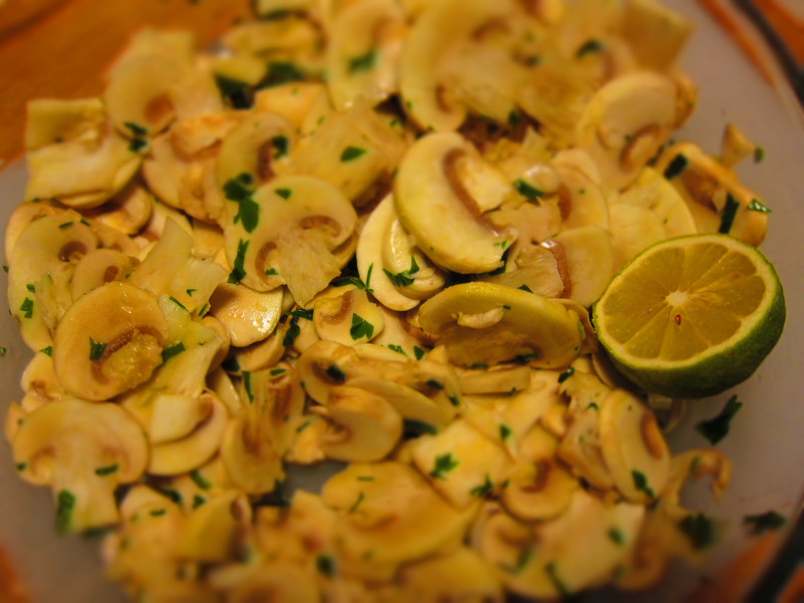 Vegan Food: Funghi prataioli marinati